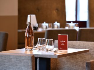 Alfred Restaurant 2025 : Notre Avis, le Menu et Toutes les Infos Pratiques